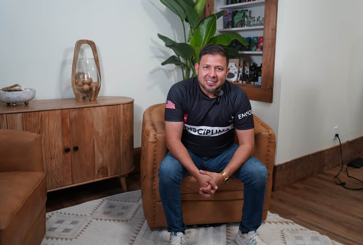 Luis Velásquez, el colombiano que ayuda a latinos a triunfar en EU - Noticias en USA