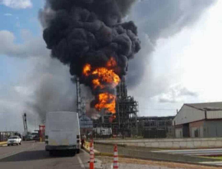 Controlan incendio tras explosión en complejo petroquímico en Venezuela ...