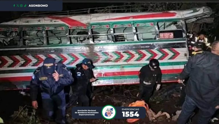 Mueren 15 personas tras caer un autobús a un barranco en Guatemala ...