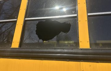 Arresta ICE a migrante que atacó con una piedra bus escolar en NJ ...